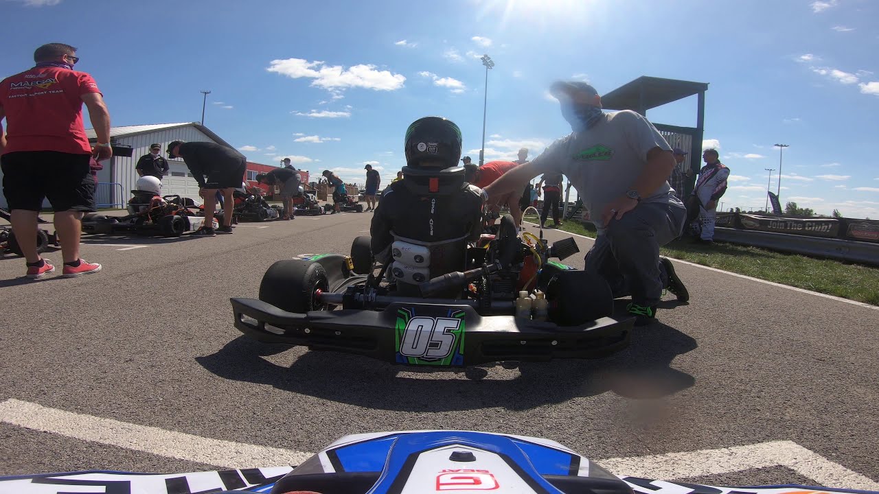 qualifier 1 Autobahn kart circuit - YouTube