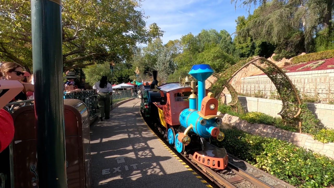 Casey Jr. Circus Train | 9 Minute Wait | 11/17/22 | Disneyland - YouTube