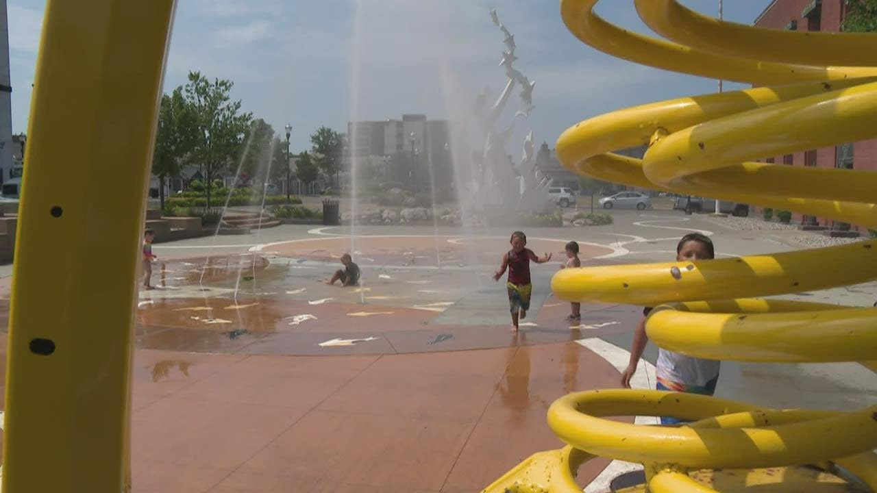Muskegon splash pad reopens to help people stay cool - YouTube