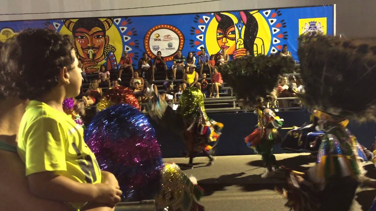Maracatu de baque solto - YouTube