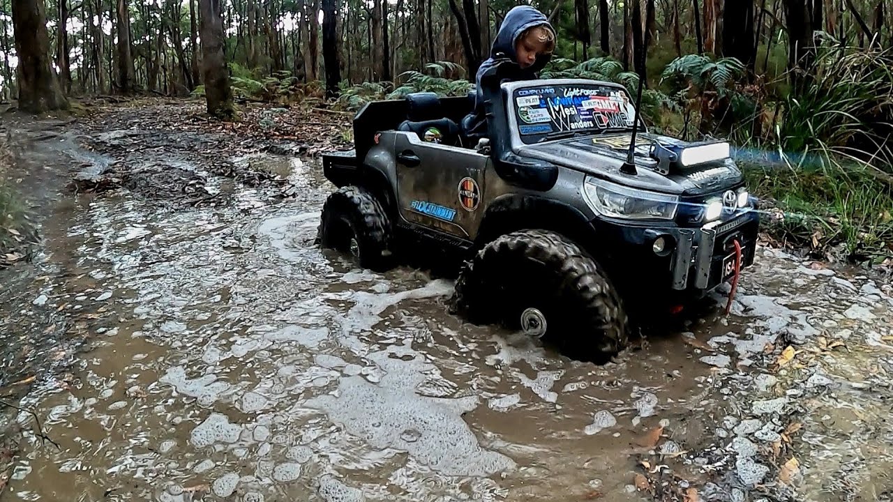 getting bogged and having fun! #4x4 #offroad - YouTube