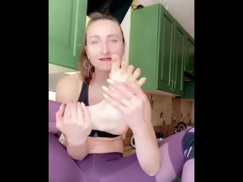 Foot Fetish Lezbiyen Ayak Yalama Ayak Fetişi ( Ayak fetişlileri toplansın 👣😘😍 )