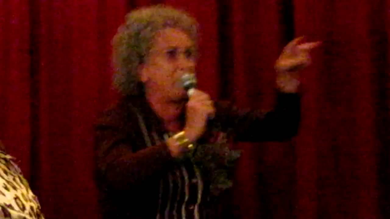 Marjan Luif als groentevrouw "Rap Rap" - YouTube