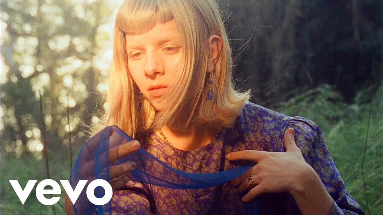 The Essences - AURORA (Lyrics + Vietsub) - YouTube