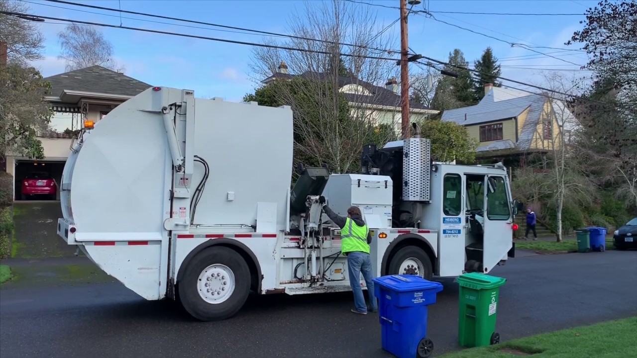 Lodal EVO MAG-20 Garbage Truck!! - YouTube