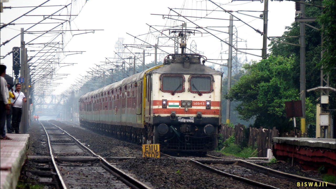 GZB WAP 5 vs GZB WAP 7 | LHB Poorva Exp displays speed with both locos ...
