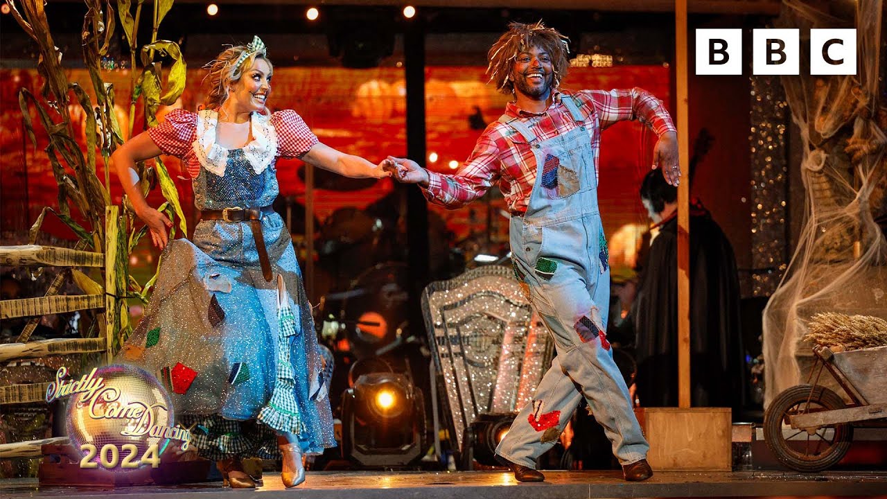 JB Gill and Amy Dowden Foxtrot to Dancing In The Moonlight by Toploader ...