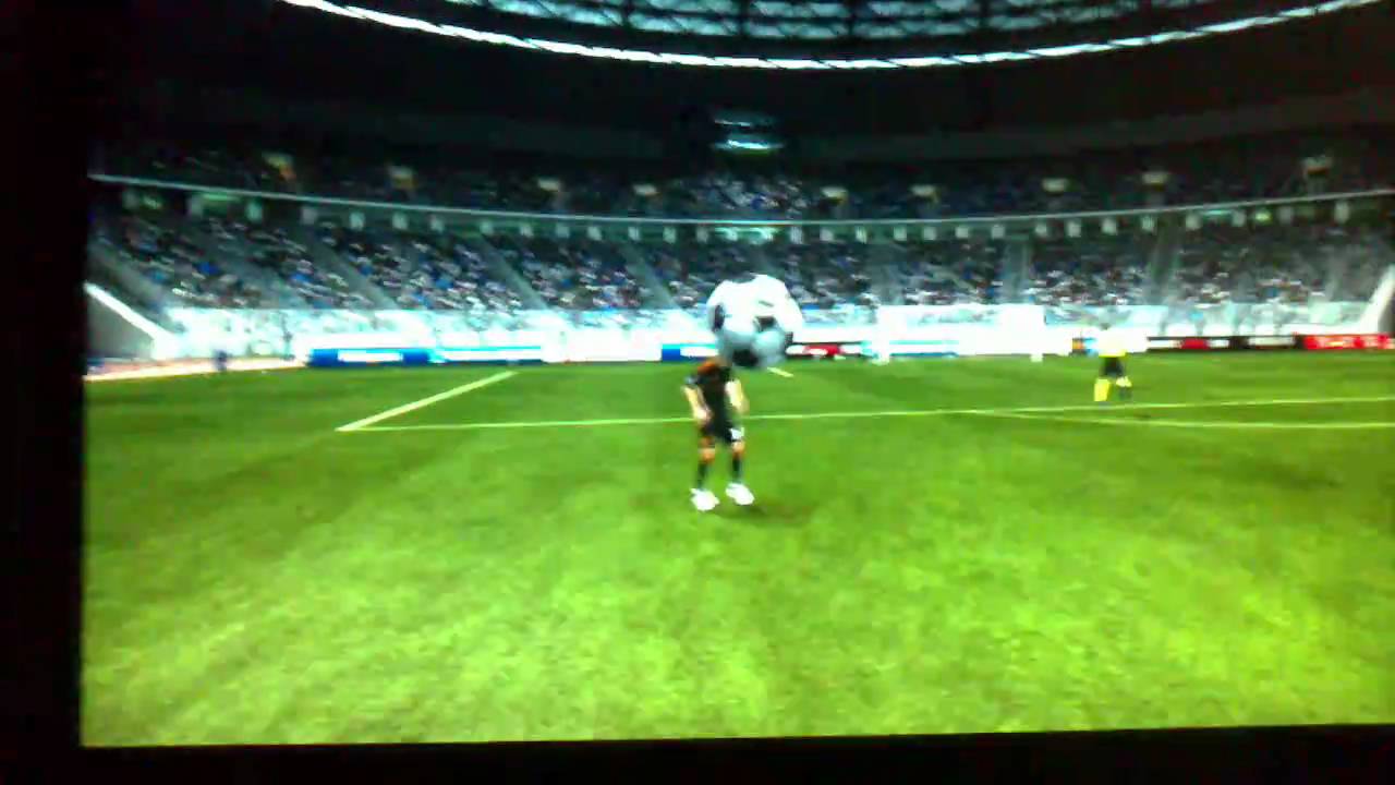 Fifa 11 champions league napoli - roma forlan - YouTube