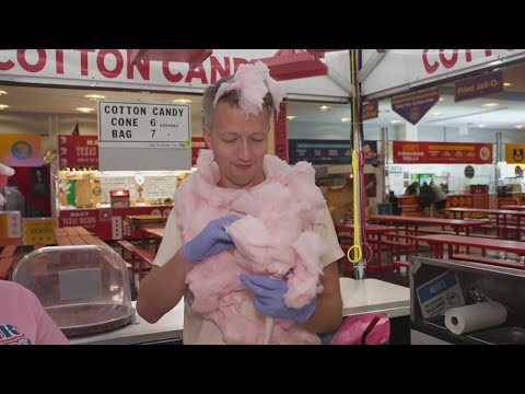 Sean Giggy ended up covered in cotton candy at the State Fair of Texas ...