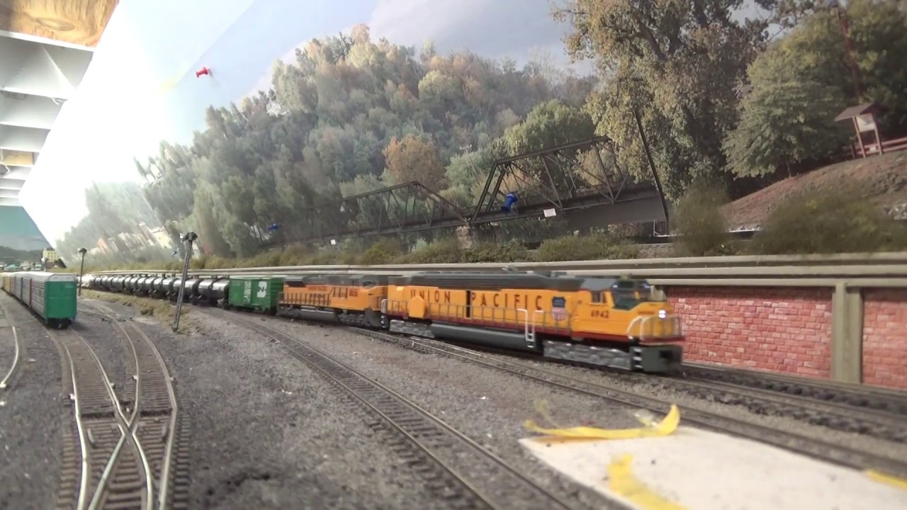 n scale UP double header with my DDA40X - YouTube