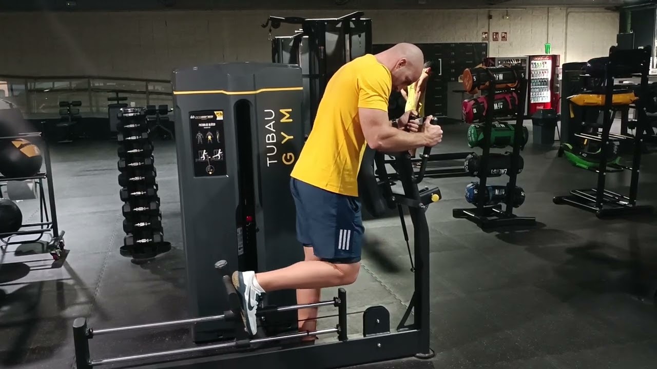 PATADA DE GLÚTEO EN MÁQUINA - YouTube