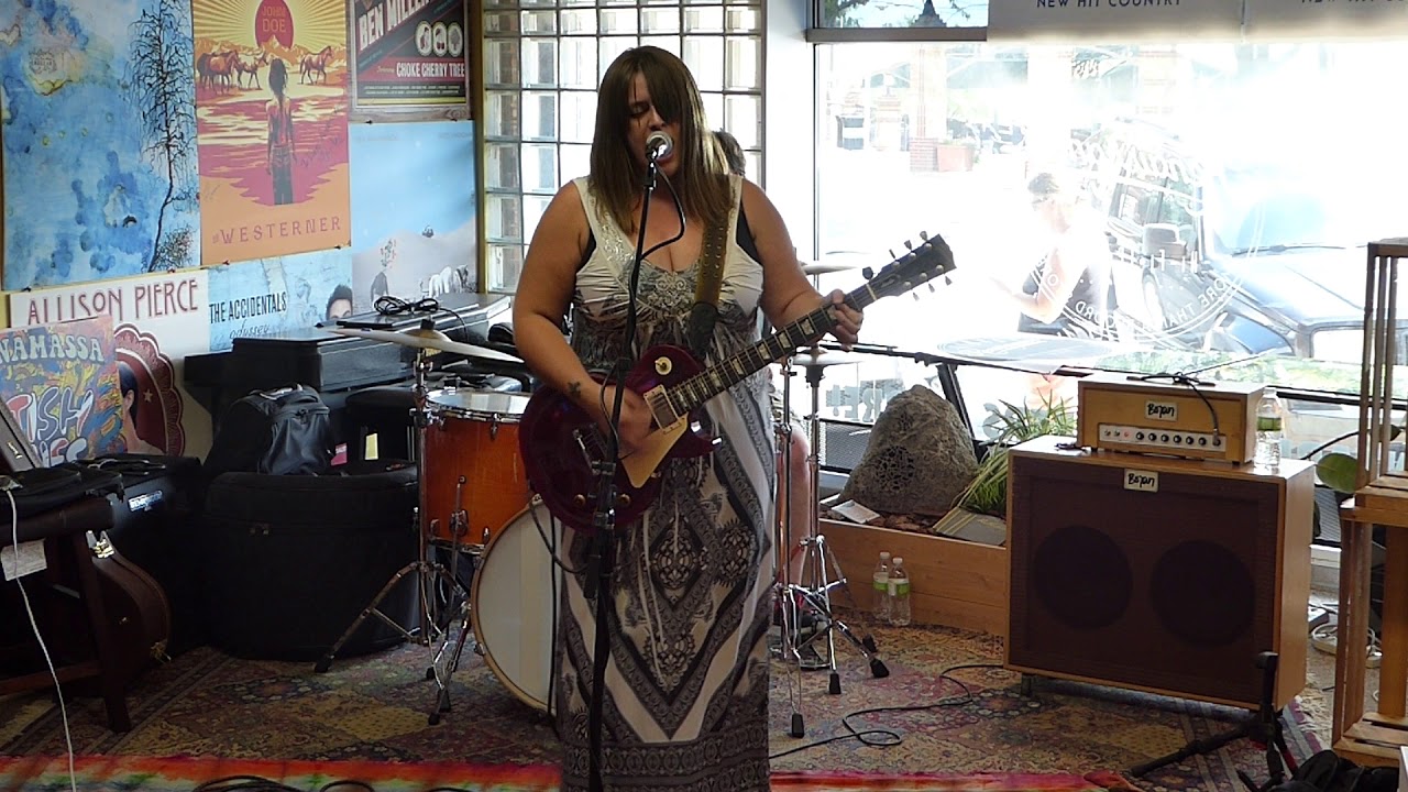 Amanda Fish Live Vinyl Renaissance In Store 9-14-2018 - YouTube