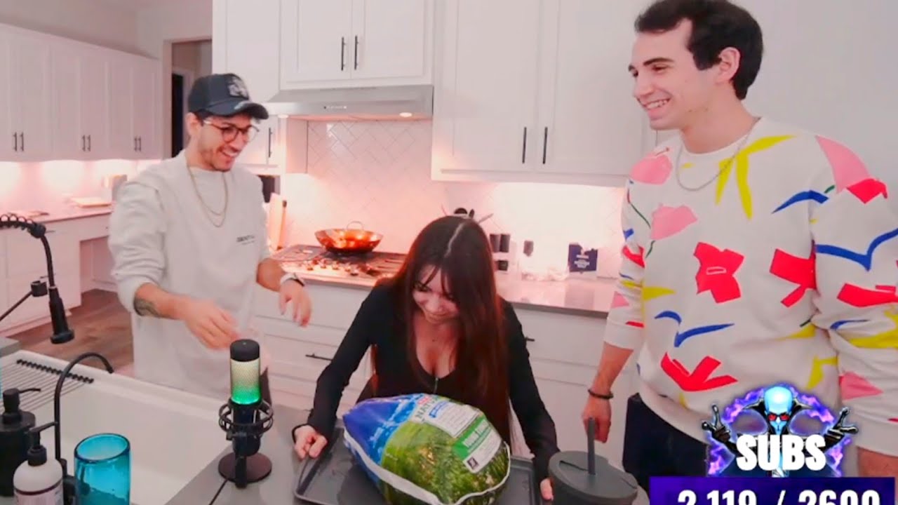 Zein vacila a IJenz y Tocata con el pavo - YouTube