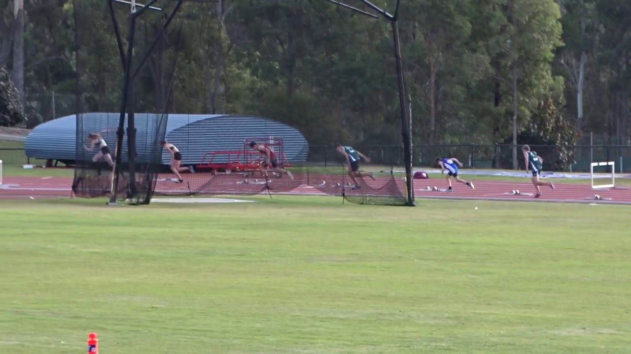 200m Mixed Hurdles, Winter #4, Griffith University Athletics Track 30 ...