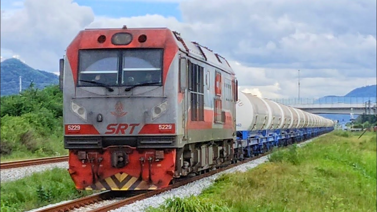 ผ่านที่โค้งกม.114 ข.531/😁 ดีเซลQSY-5229 สวนมา ข.859/ดีเซลQSY-5217 รถไฟ ...