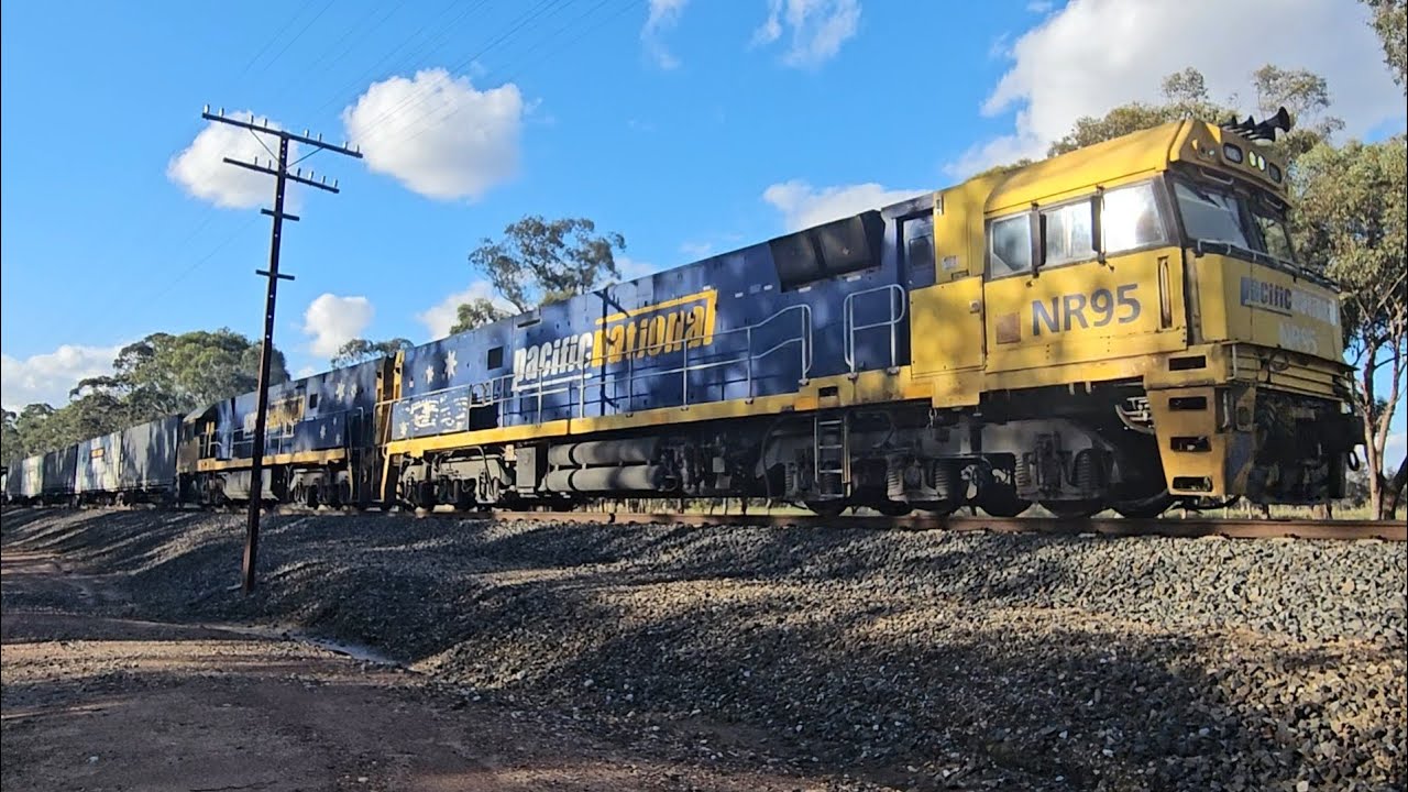 7PM5 PN up "Linfox Express" (NR95, NR111), Perth to Melbourne, 1850, 3 ...