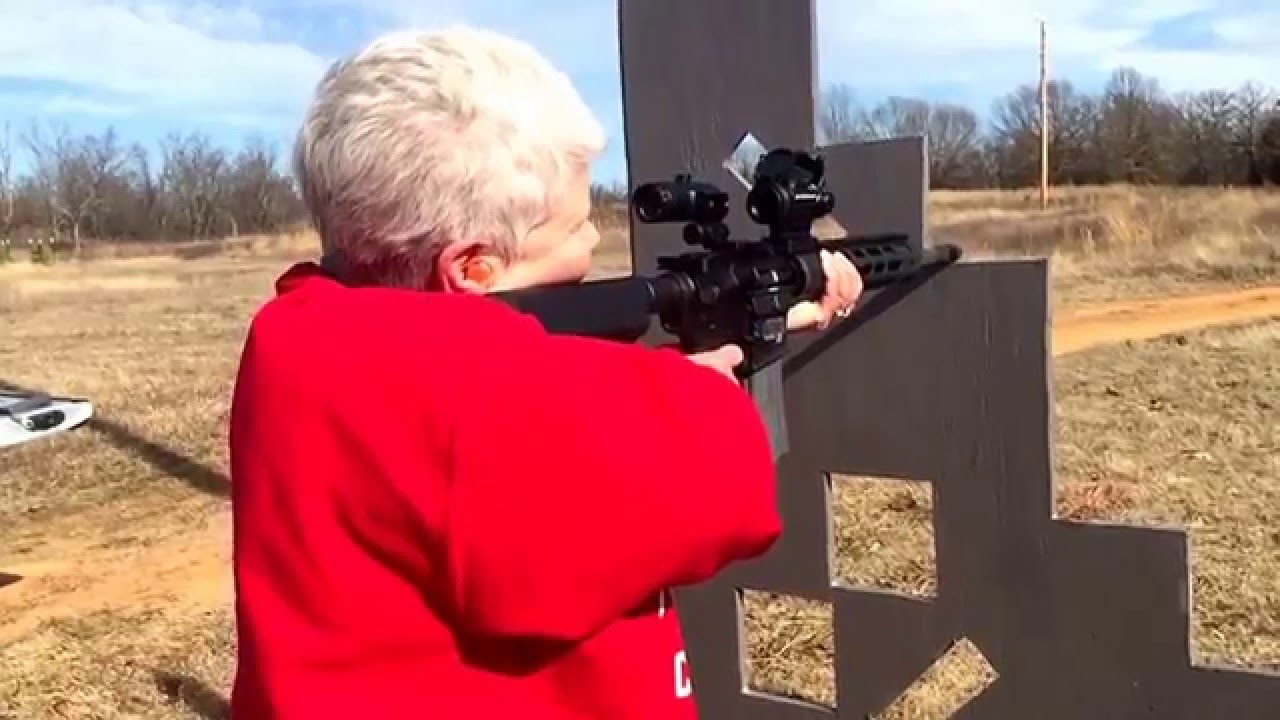 Mom shooting AR - YouTube