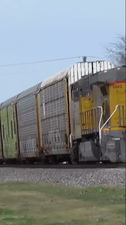 A Very Fresh UP C44ACM (UP 6242) as an end DPU! - YouTube