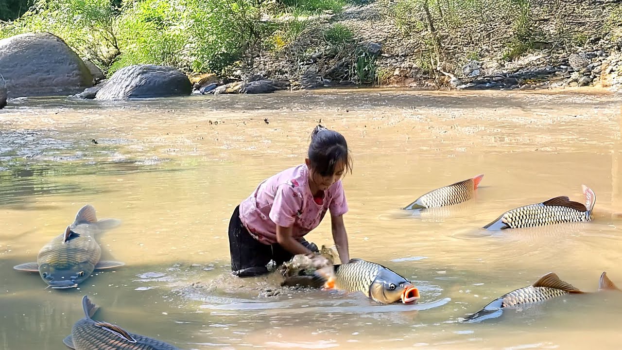 Fishing Ancient Fishing Techniques | Little Girl's Fishing with the ...