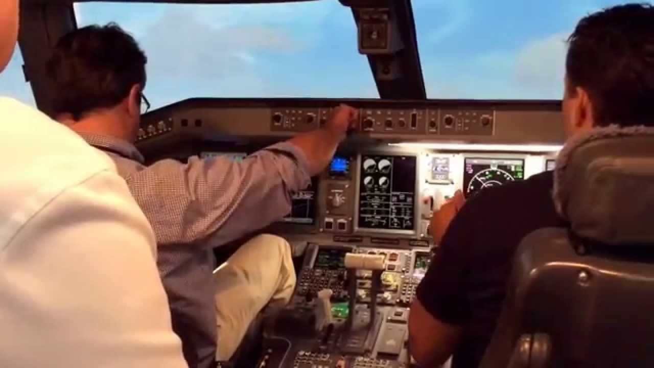 Embraer 175 Level D flight simulator, FlightSafety - YouTube