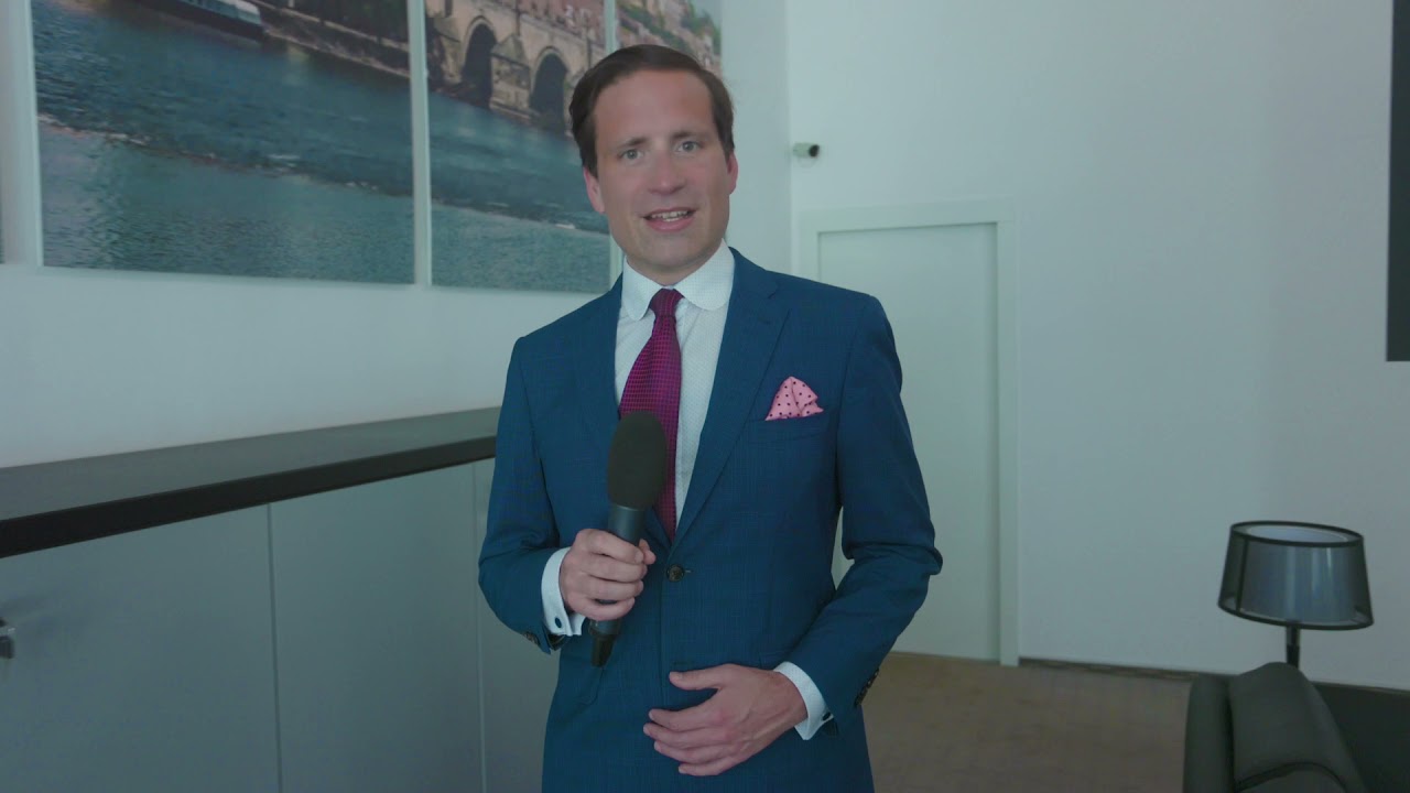 Přední ekonom Lukáš Kovanda o spolupráci s Trinity Bank - YouTube