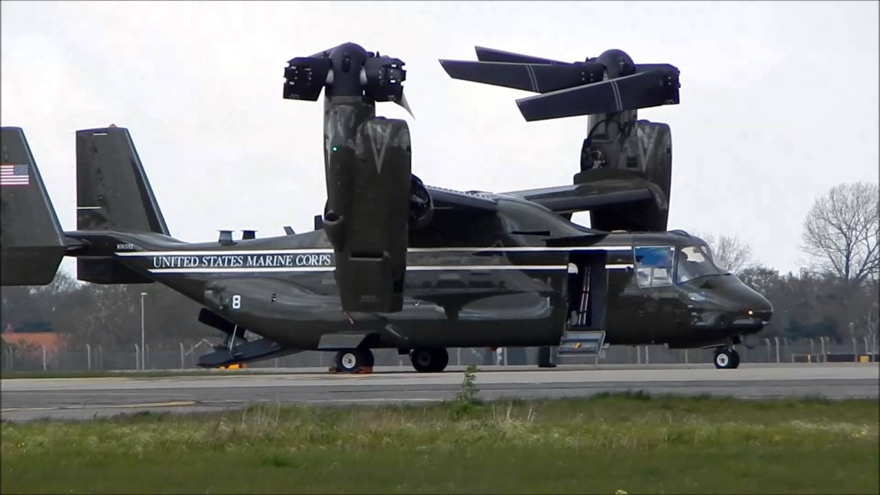 US Marine Corps MV-22 Osprey aircraft folding propeller blades at RAF ...