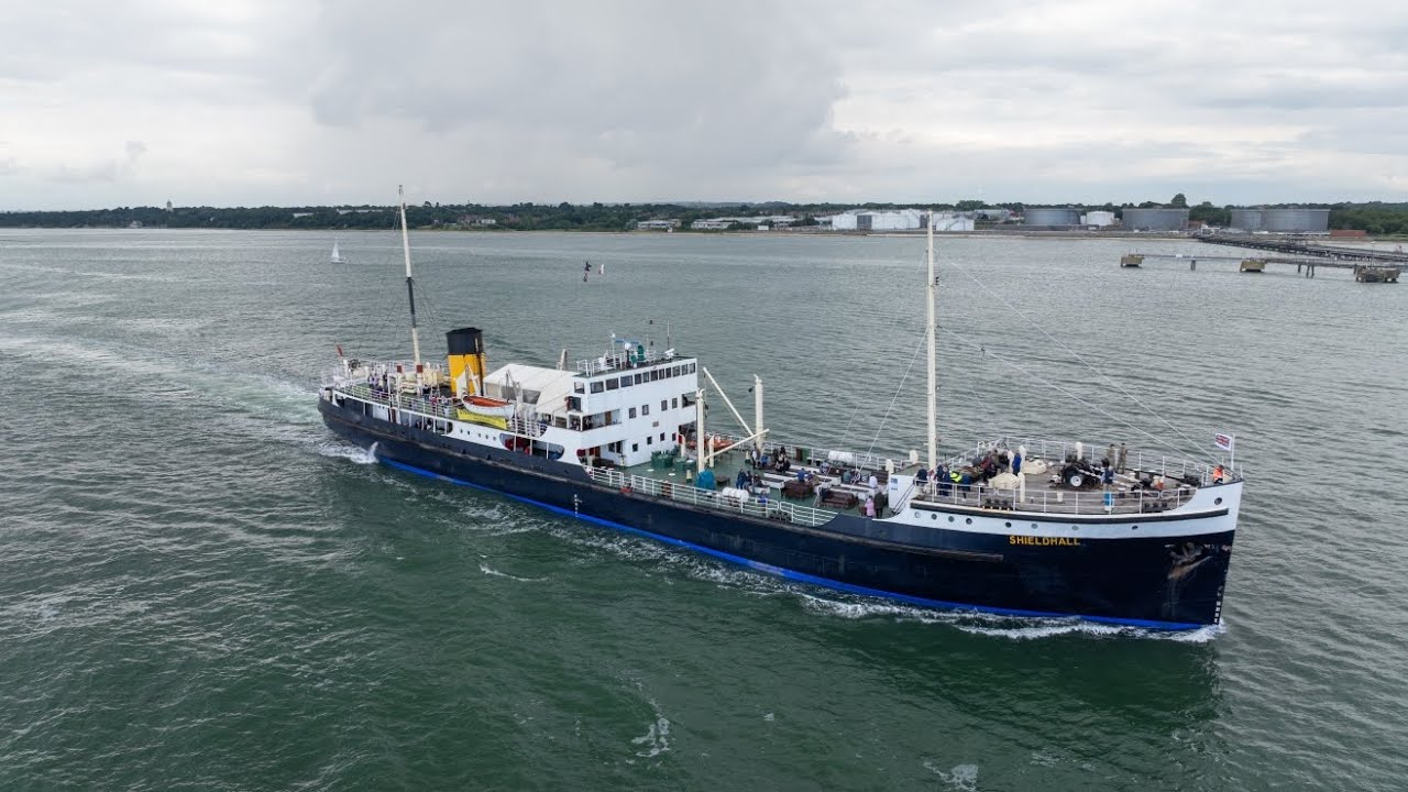 SS Shieldhall and sky princess Southampton water 13.07.2024 4K 30FPS ...
