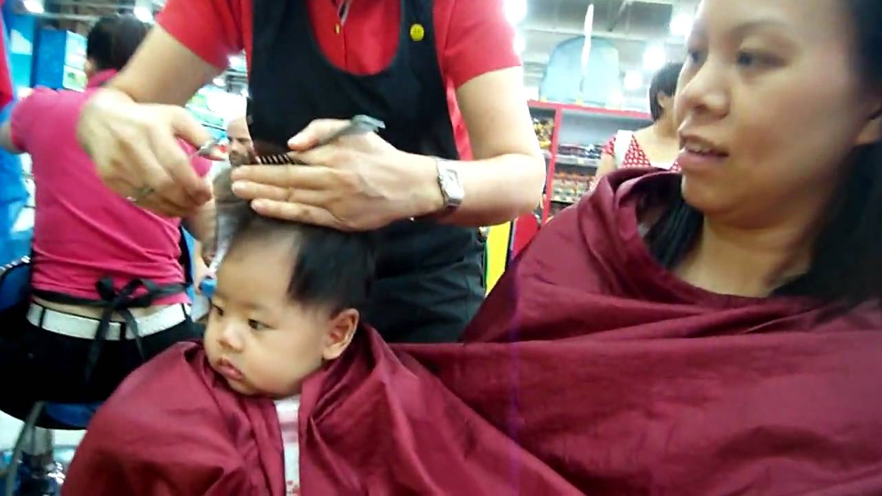 Naydine's haircut at Toys R'Us - YouTube