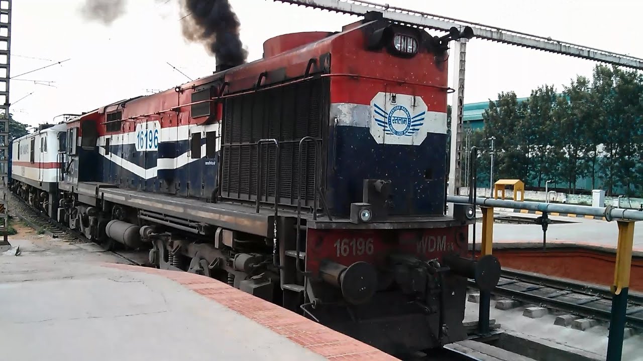 Ratlam WDM3A shunts Lallaguda WAP7 led Howrah Express into Yesvantpur ...