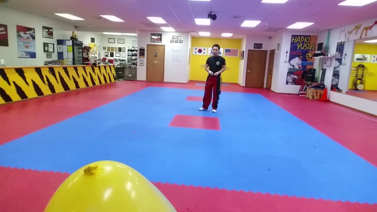 Throwing a paper clip I 종이클립 던지기 - YouTube