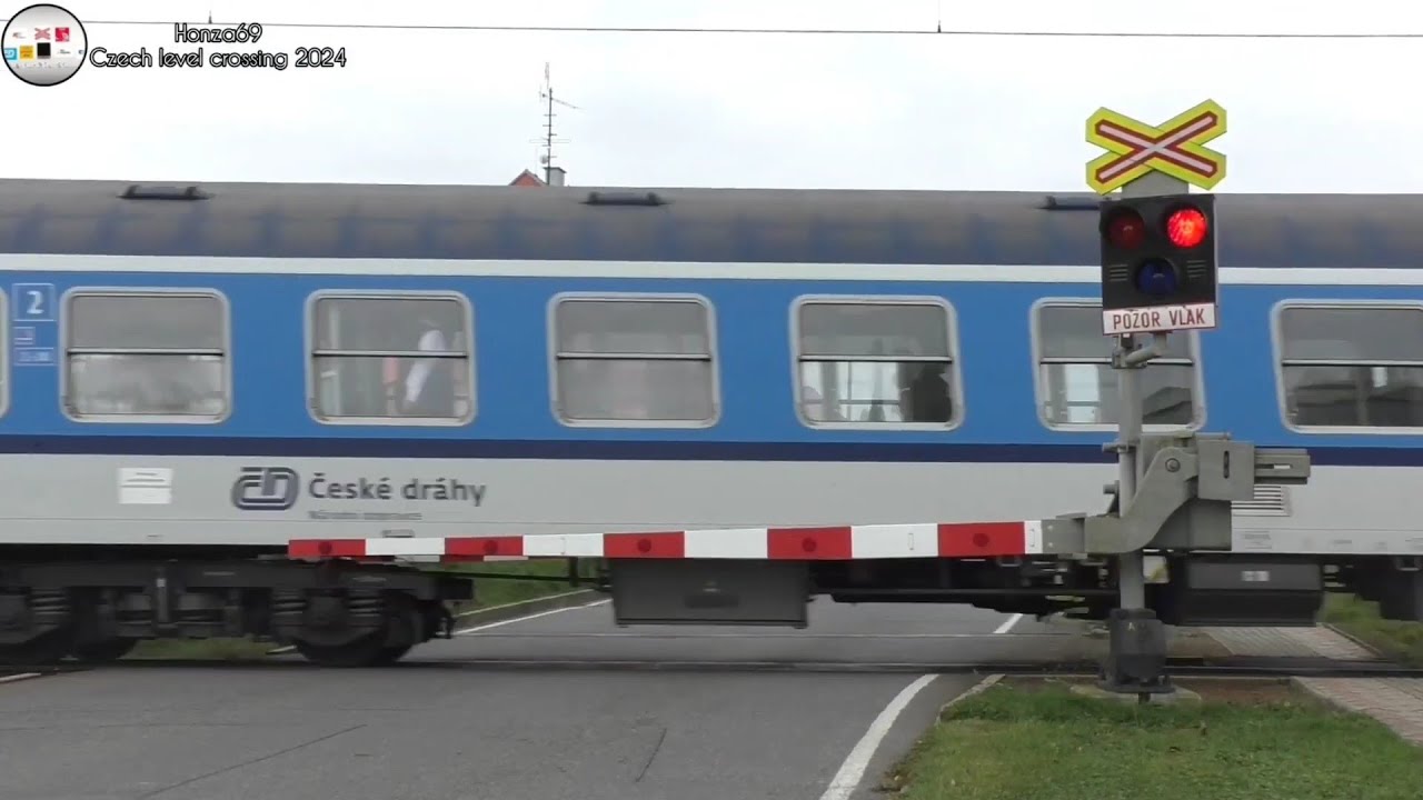 Železniční přejezd Víceměřice 27.10. 2024 Czech railroad crossing - YouTube