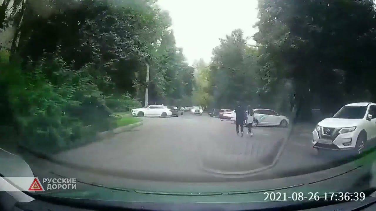 Underground water pipe explodes in parking lot - YouTube