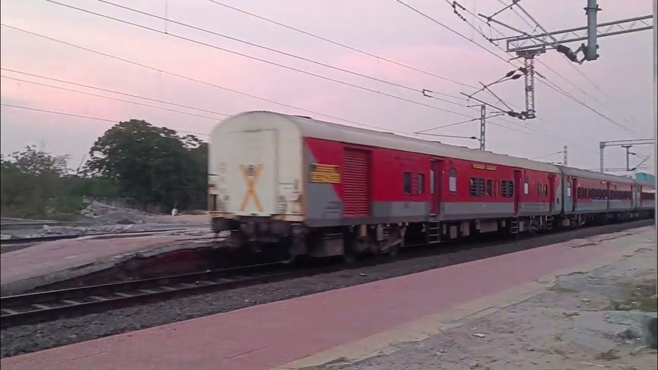 Indian super fast express train 🚂🚂🚂 - YouTube