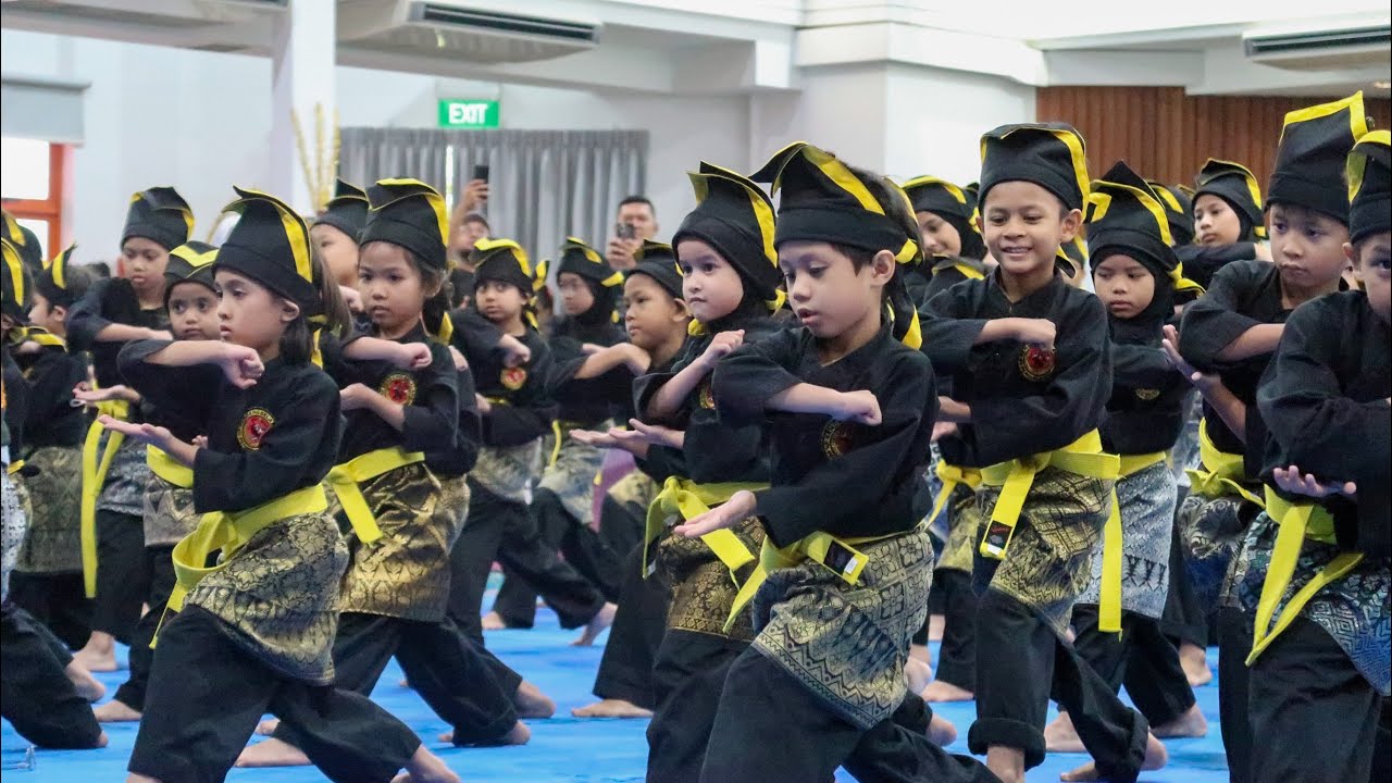 Silat Spectacle: Proud Parents Bestow New Sashes to Their Talented Kids ...