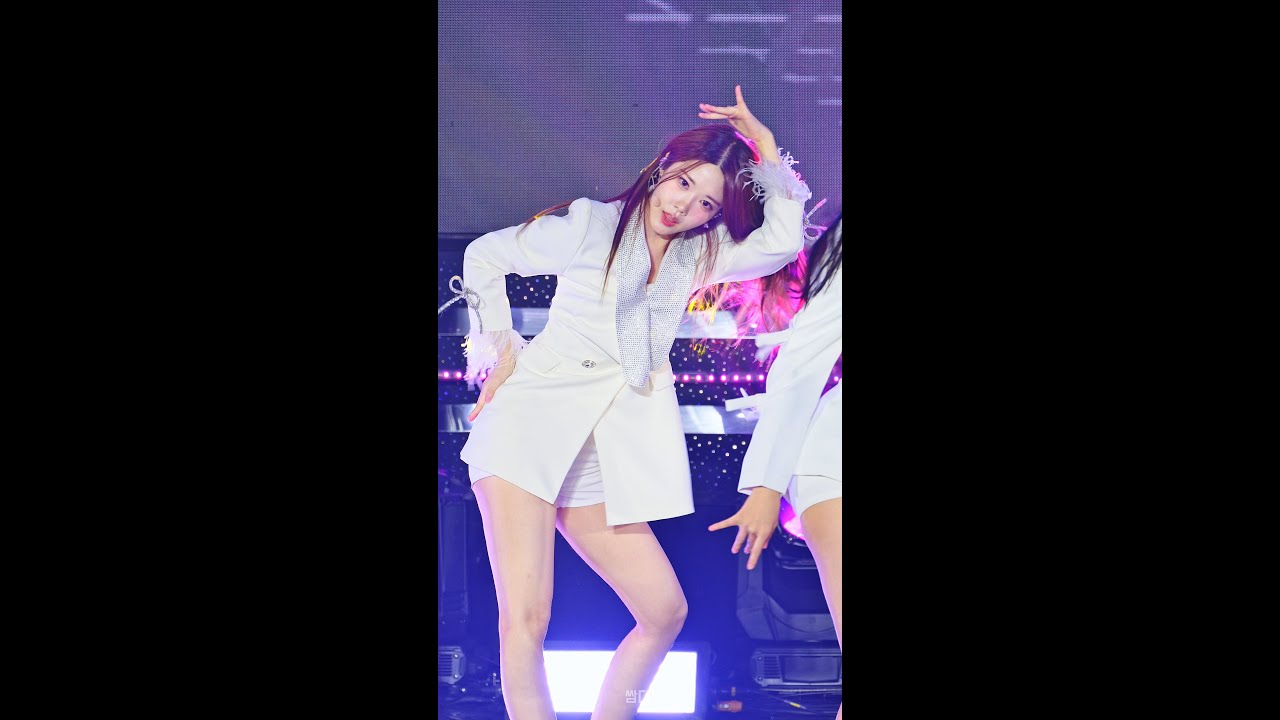 [4K] 231129 CLASS:y (클라씨) 윤채원 'SAME SAME DIFFERENT' 세로 직캠 (청소년 행복 콘서트(청도)) #CLASSy #클라씨 - YouTube