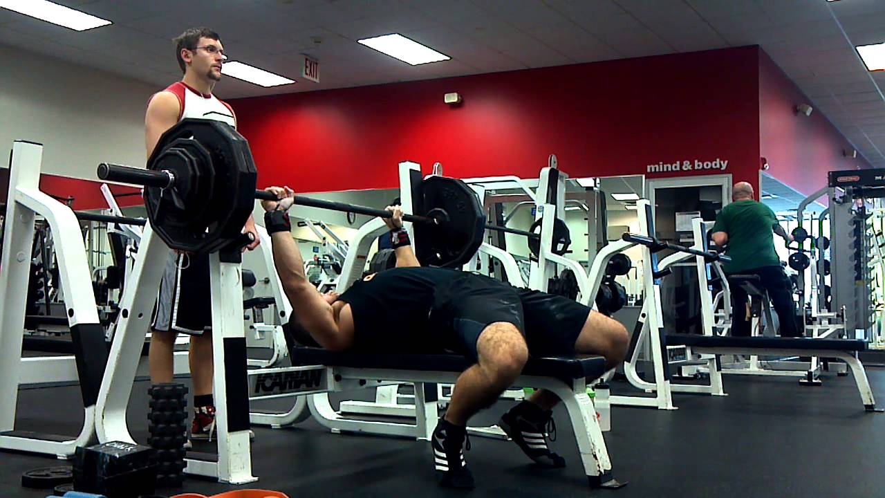 Newman - Bench press 305 - YouTube