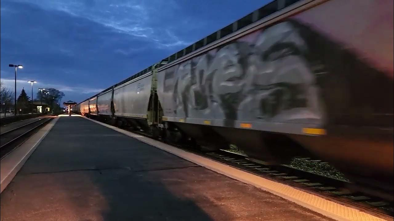 UP 3044 Leads GSHDSP At Arlington Park Station - YouTube
