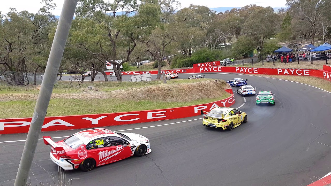 2018 bathurst 1000 couple laps in - YouTube