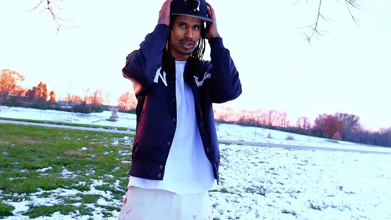 JUGO PLUTO - MASS APPEAL ONE MIC FREESTYLE - YouTube