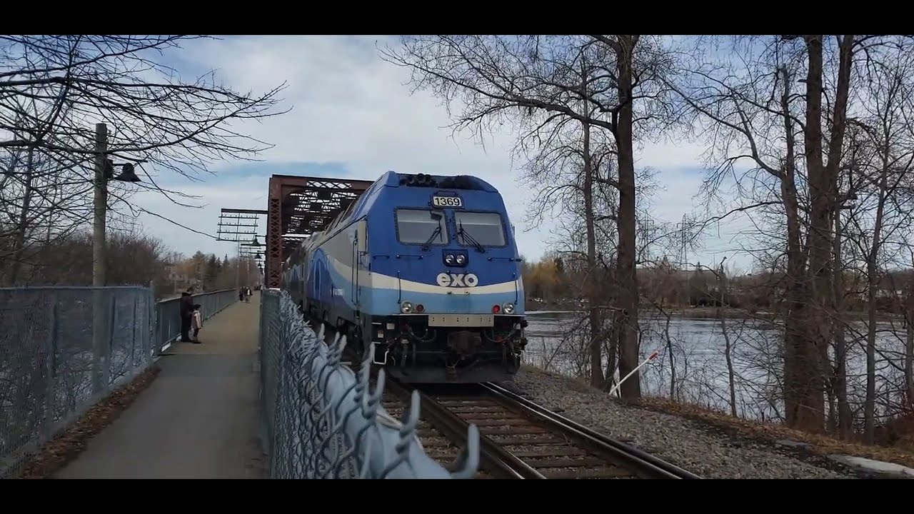 TRAINS EXO Commuter on Gauntlet Track on Perry Island Bridge in ...