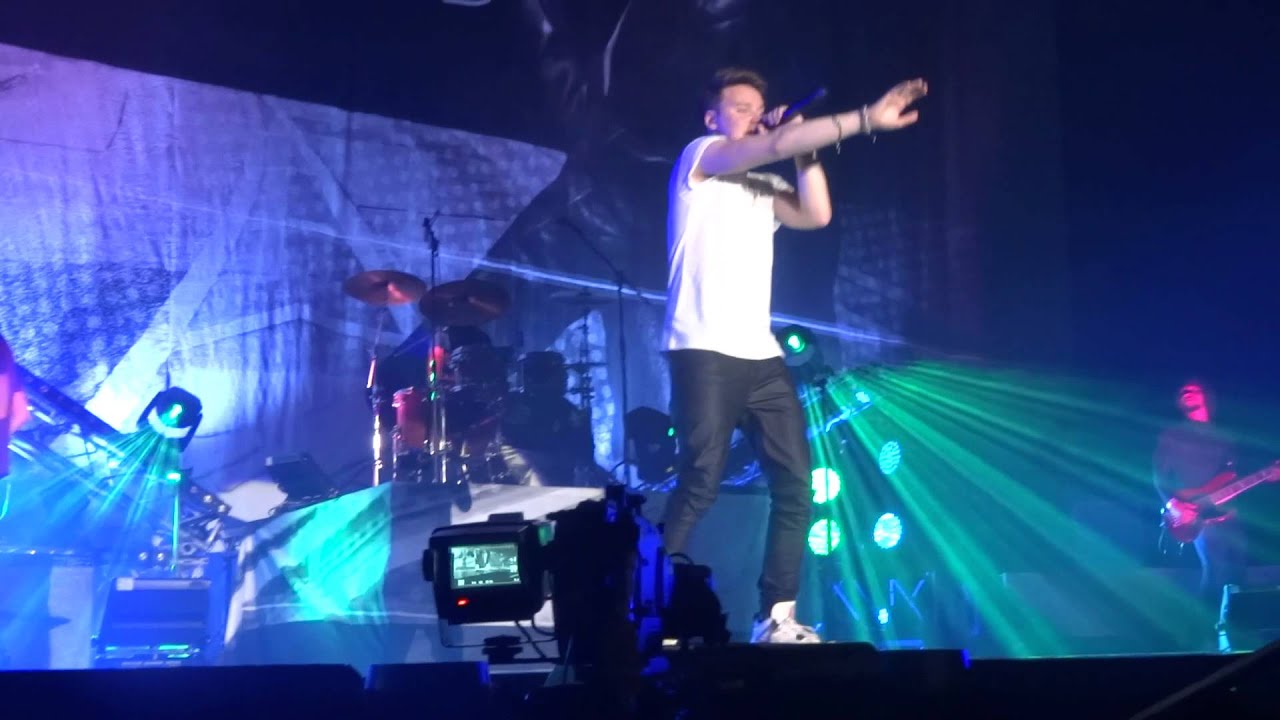 Conor Maynard - R U Crazy - live Manchester 3 december 2013 - HD - YouTube