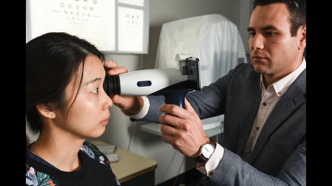 Smartphone retinal camera - YouTube