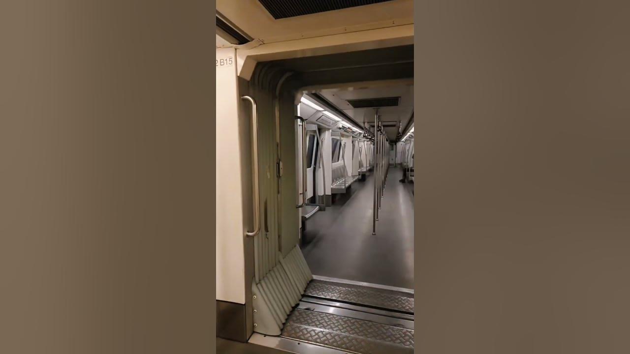 delhi metro 🚇 ka under dekhe kaise rahta hai #delhi #police #mst #enjoy #metro #msy #khali - YouTube