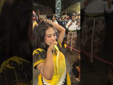 PENARI CANTIK KESURUPAN #jaranan #jathilan #kudalumping