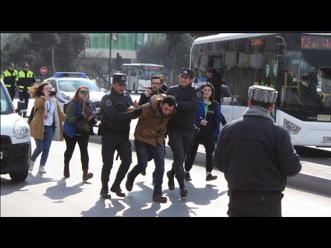 Kömək eləmirsizsə SÜRGÜN EDİN, GÜLLƏLƏYİN BİZİ...