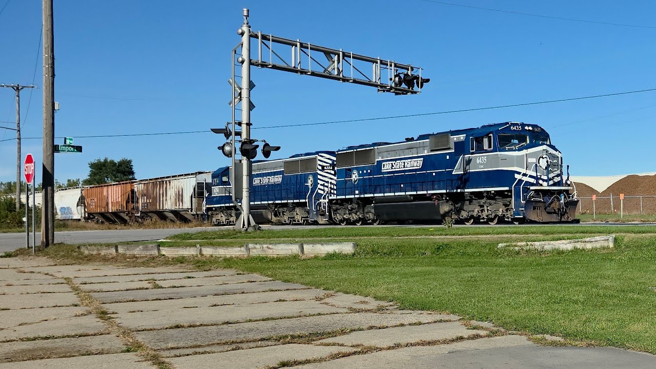 LSRC 6435 & LSRC 6354 Southbound Saginaw/Bridgeport - YouTube