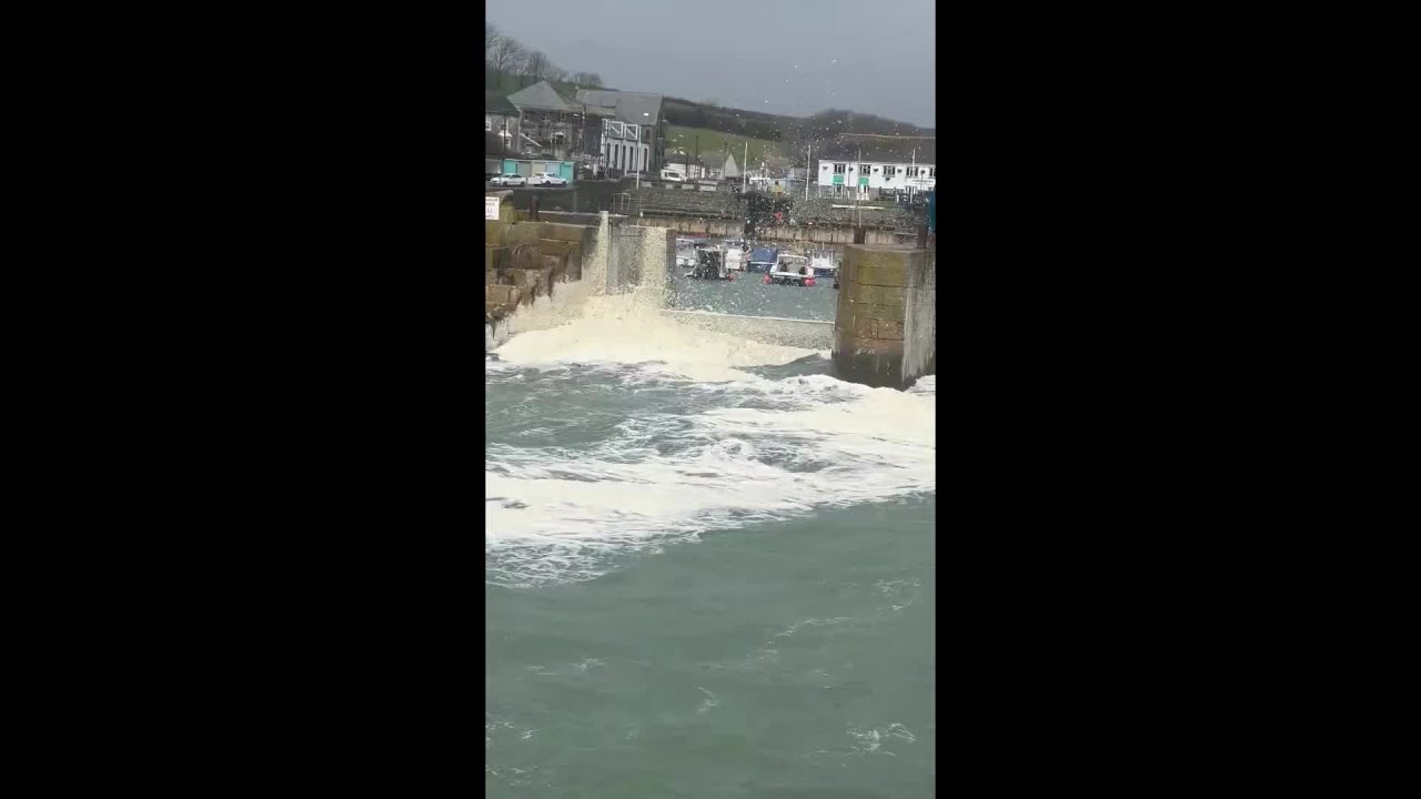 Storm Churns Seas Off South English Coast - YouTube