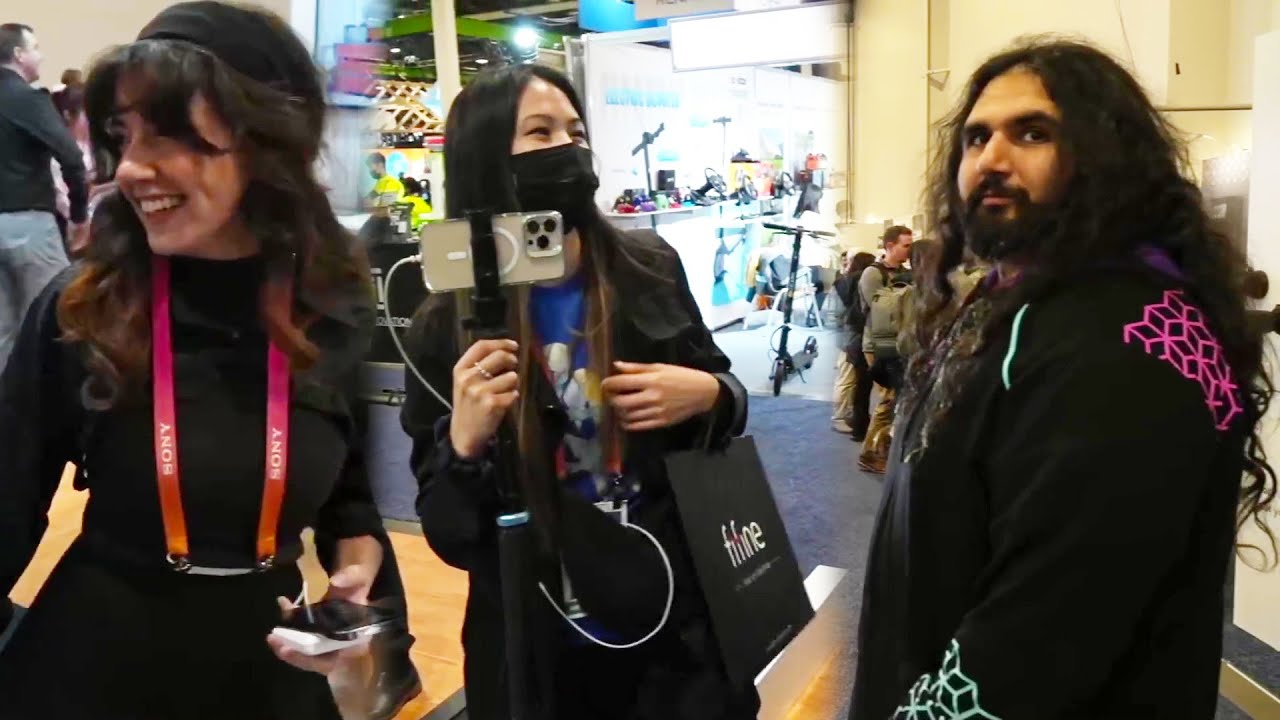 Esfand & Bonnie Flex $30k Backpack on Phone Streamer - YouTube