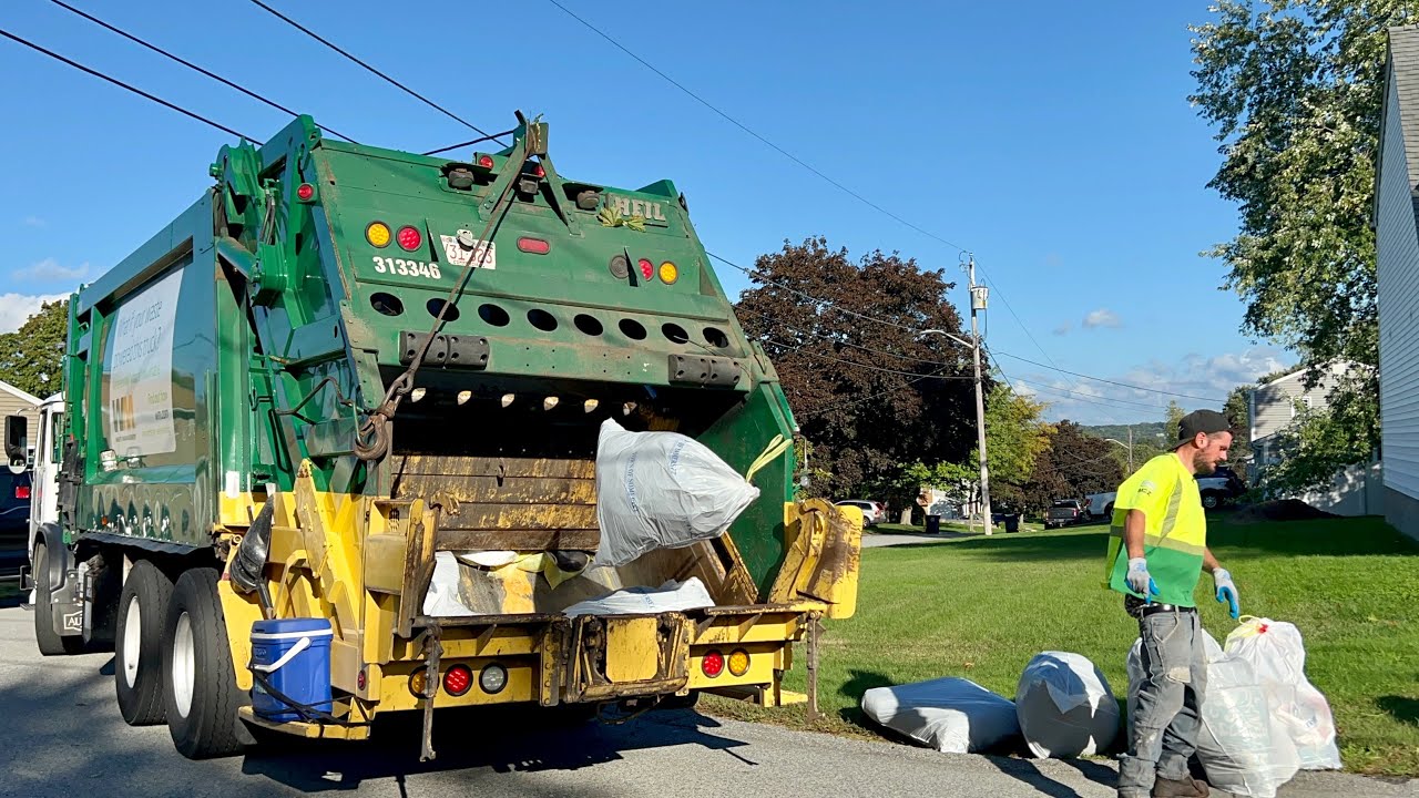 WM Autocar Garage Truck Popping PAYT Bags - YouTube