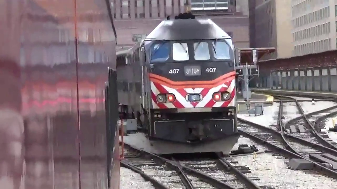 Metra MP36PH-3S 407 Shoves an Inbound Into Downtown Chicago (Captured ...
